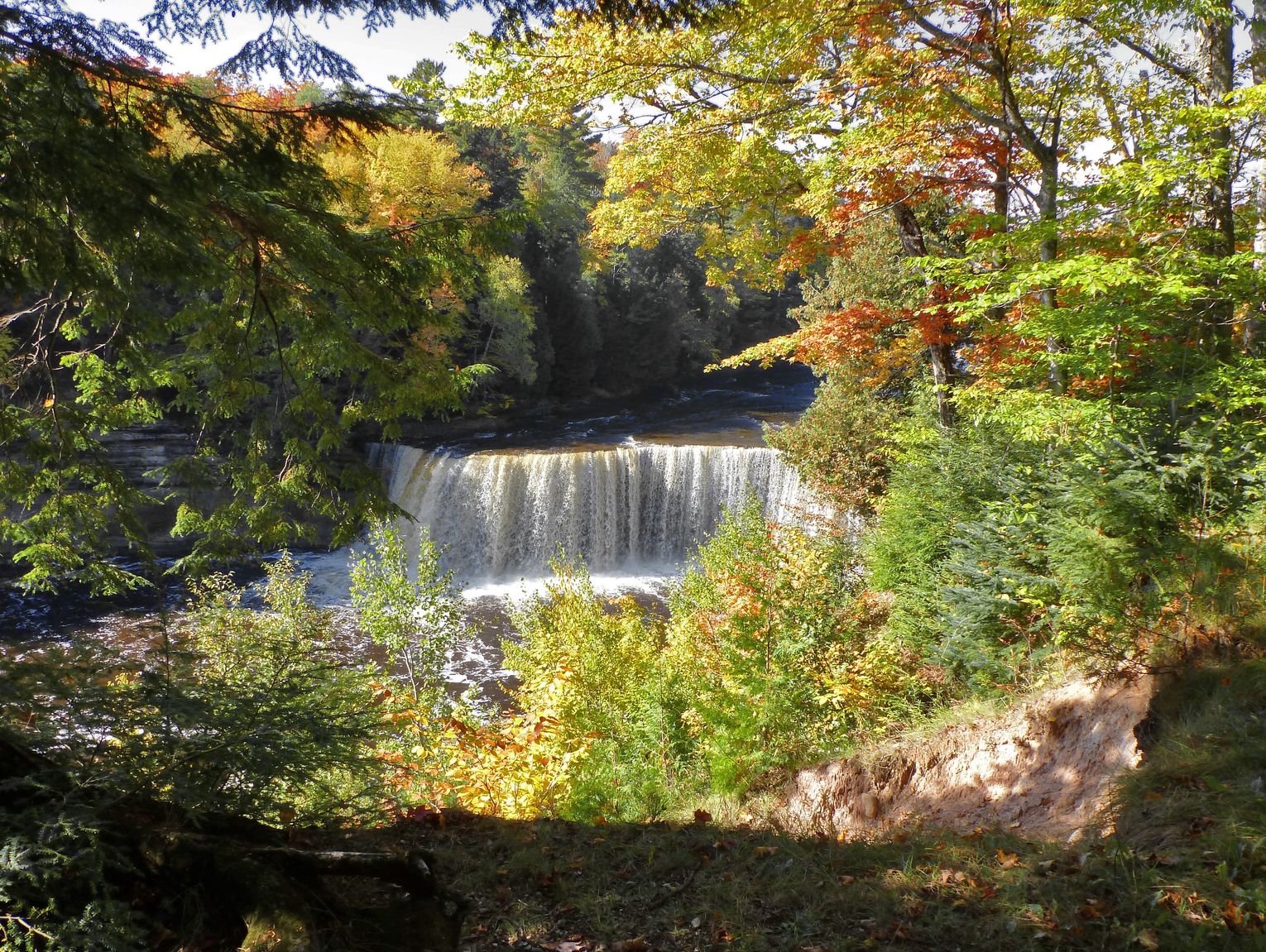 DAY TRIP DESTINATION: TAHQUAMENON FALLS